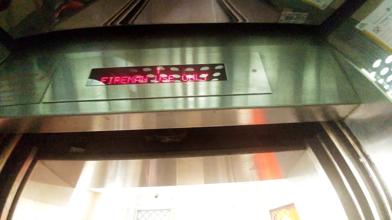 [Singapore HDB] Using the "Fire Lift" switch of a Goldstar elevator ...