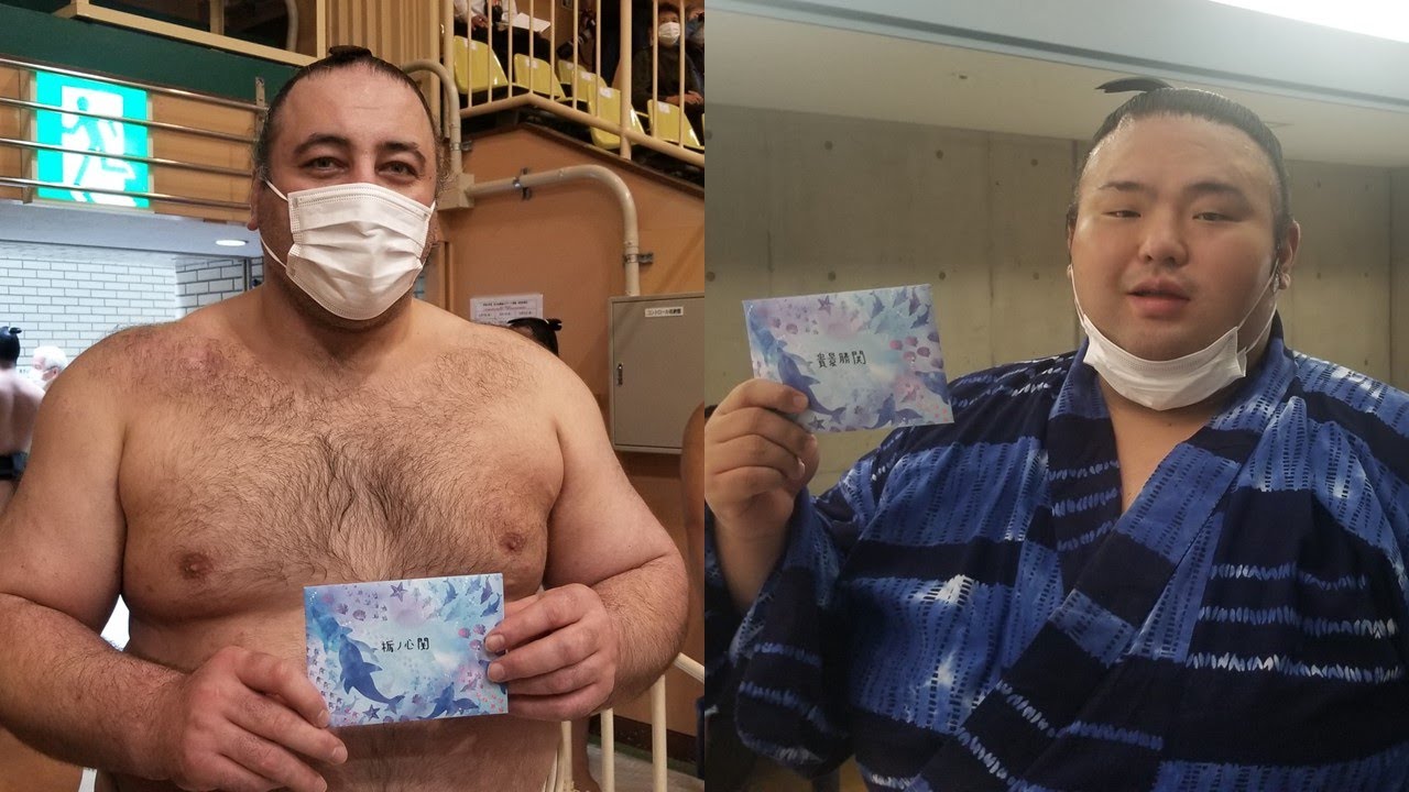 Sumo Tour: Fans finally interact with wrestlers! - YouTube