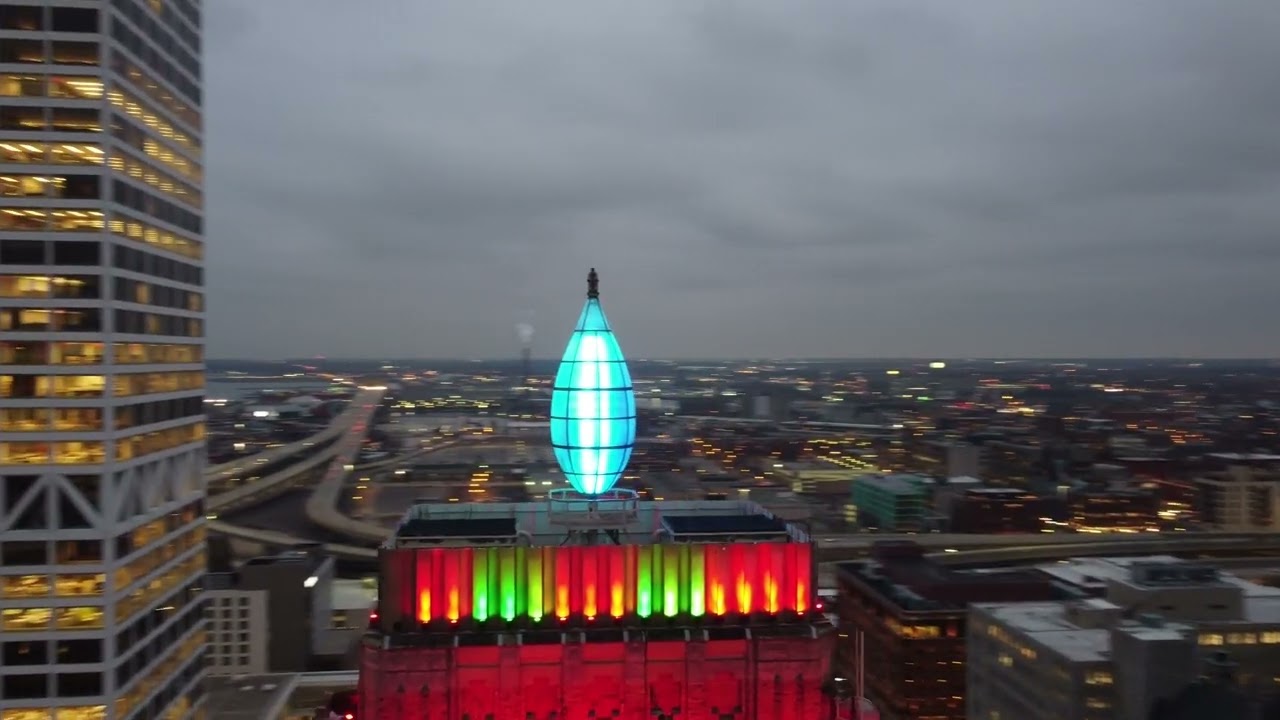 Wisconsin Gas Building - Downtown Milwaukee, WI - YouTube