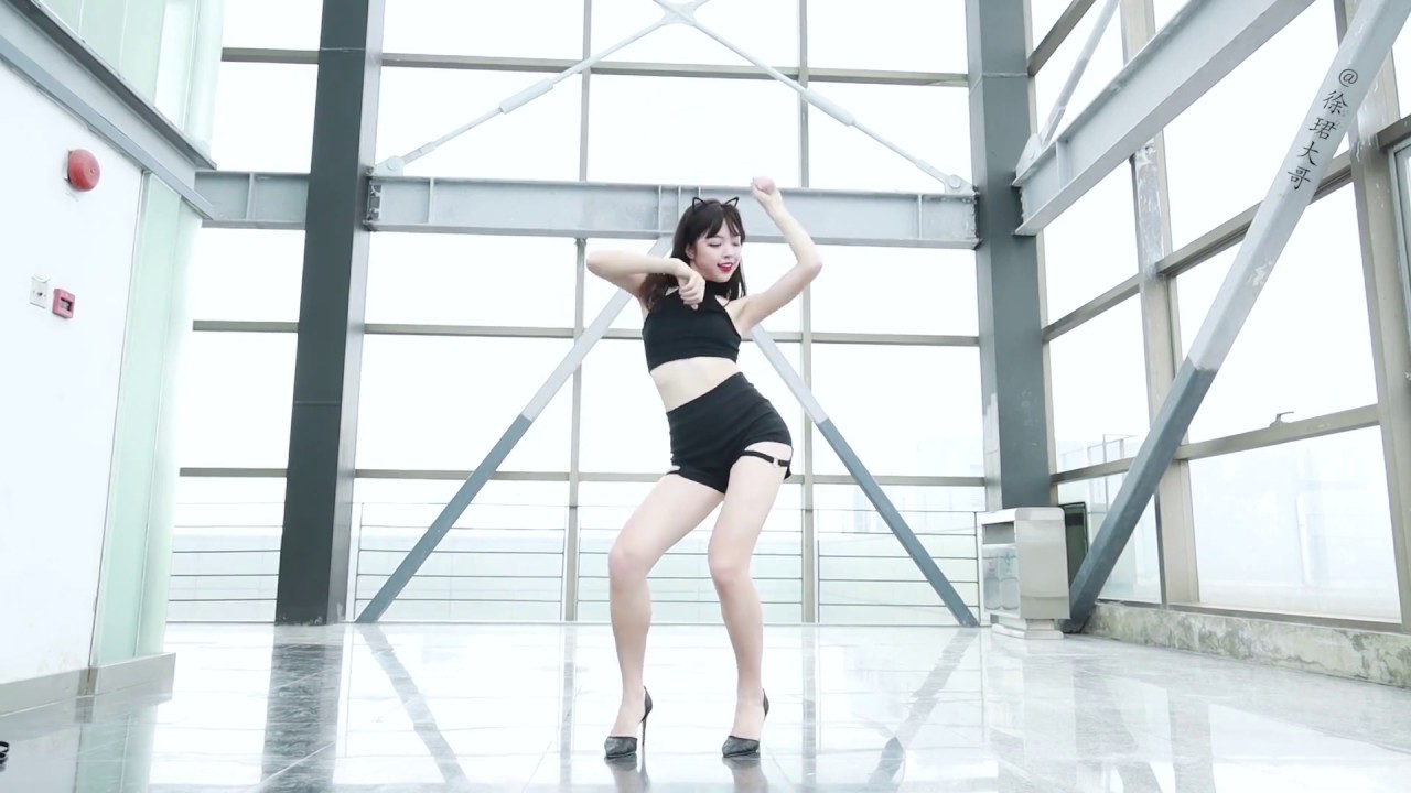 like a cat China dance - YouTube