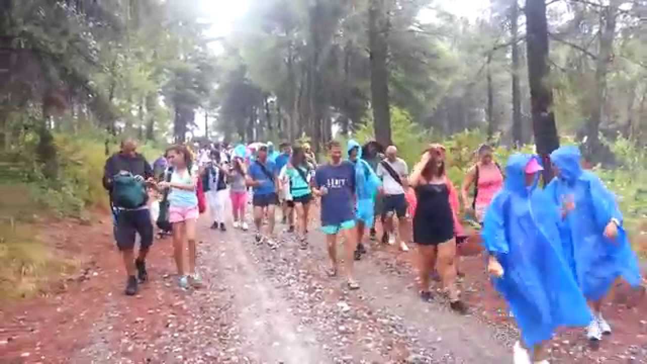 ΠΕΖΟΠΟΡΙΑ ΣΤΟ ΦΑΡΑΓΓΙ ΝΗΛΕΑΣ ΒΡΕΧΟΝΤΑΣ - YouTube