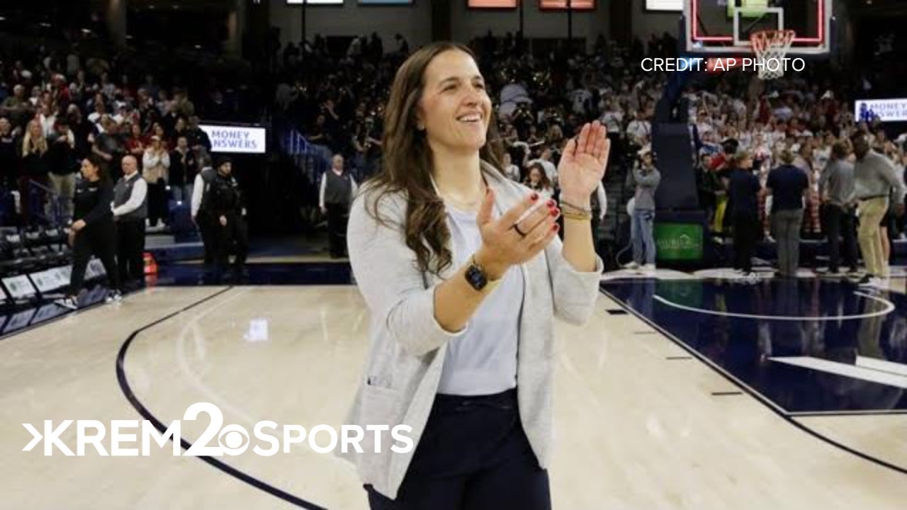 Lisa Fortier receives first ever Kathy Delaney-Smith Coach of the Year award - YouTube