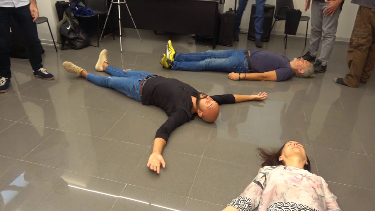 Ipnosi di gruppo / Dr Paret - YouTube