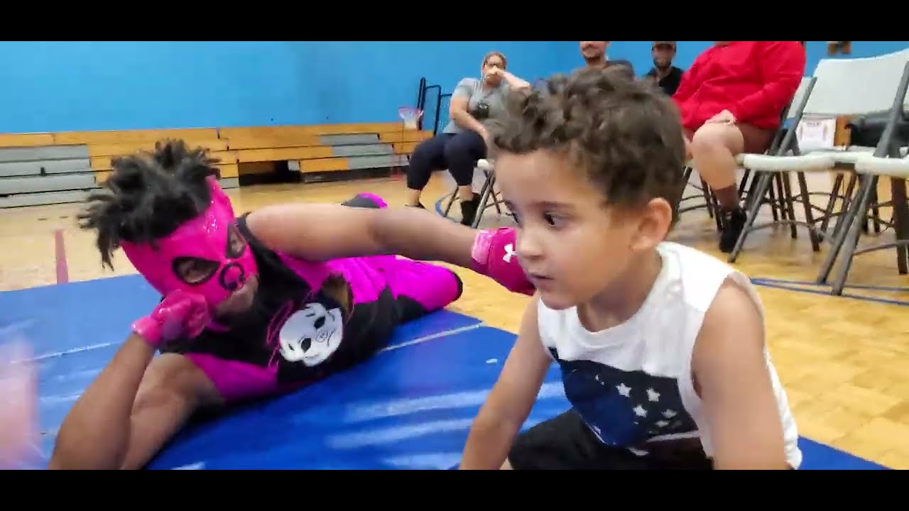 American Kidd v The Flying Lucha Pig H.A.M - YouTube