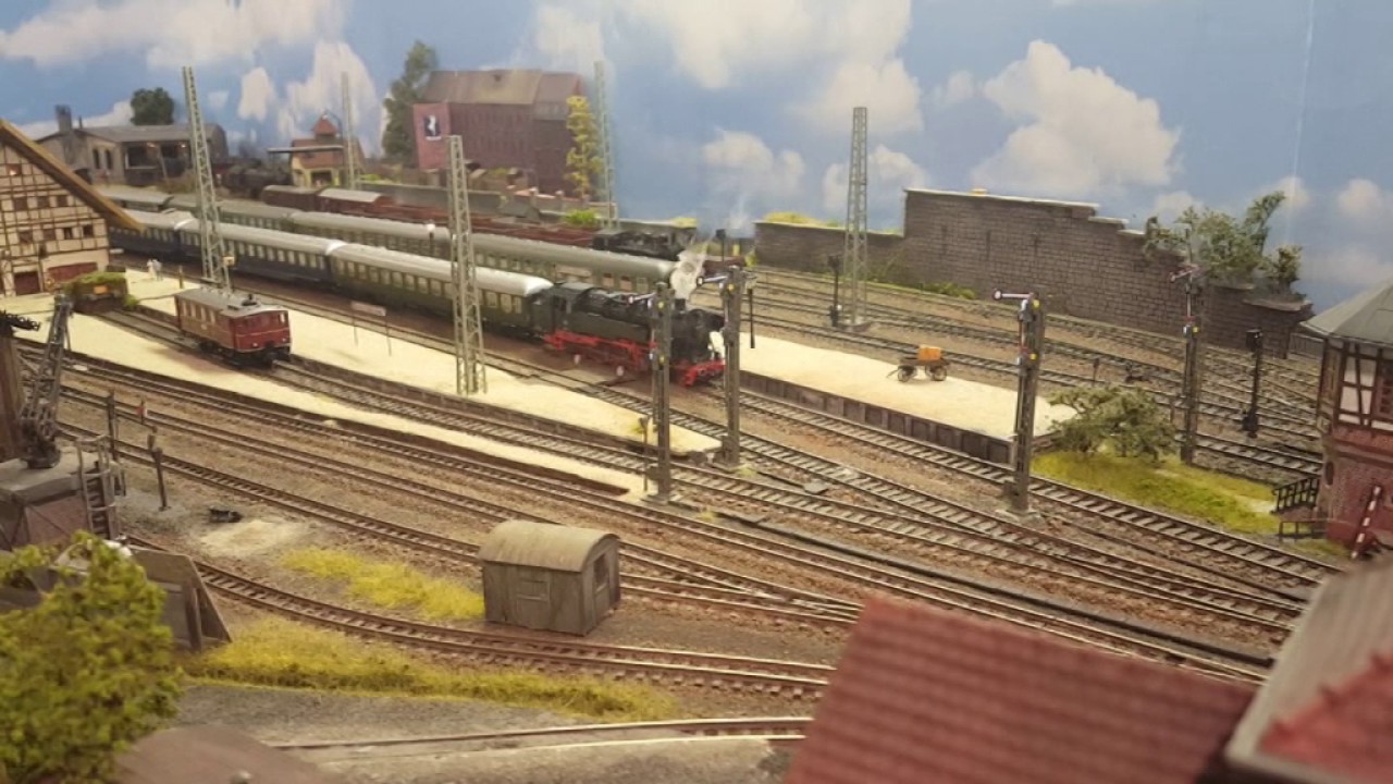 Roco BR 85 in Nächternhausen - YouTube