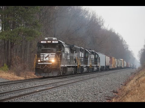 Norfolk Southern p61 at five row - YouTube