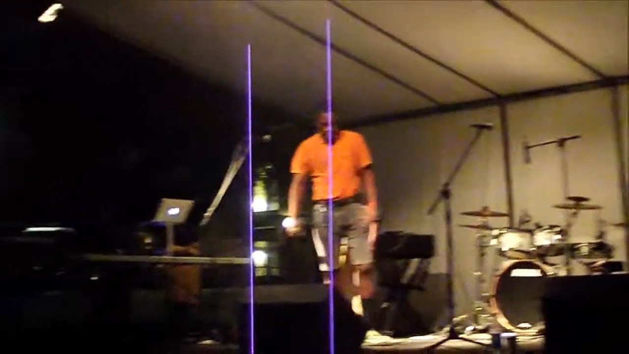not knowing what to say on stage (rap battle) - YouTube