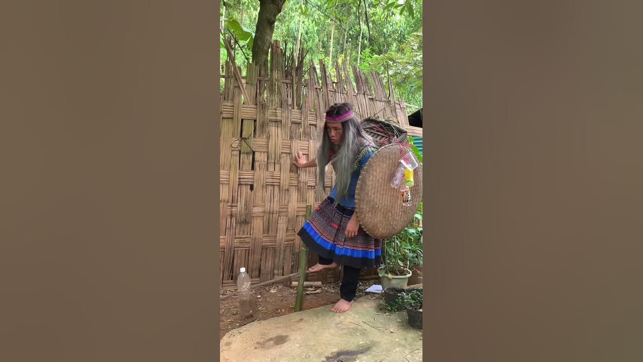 Niam Tais Poj Dab - YouTube