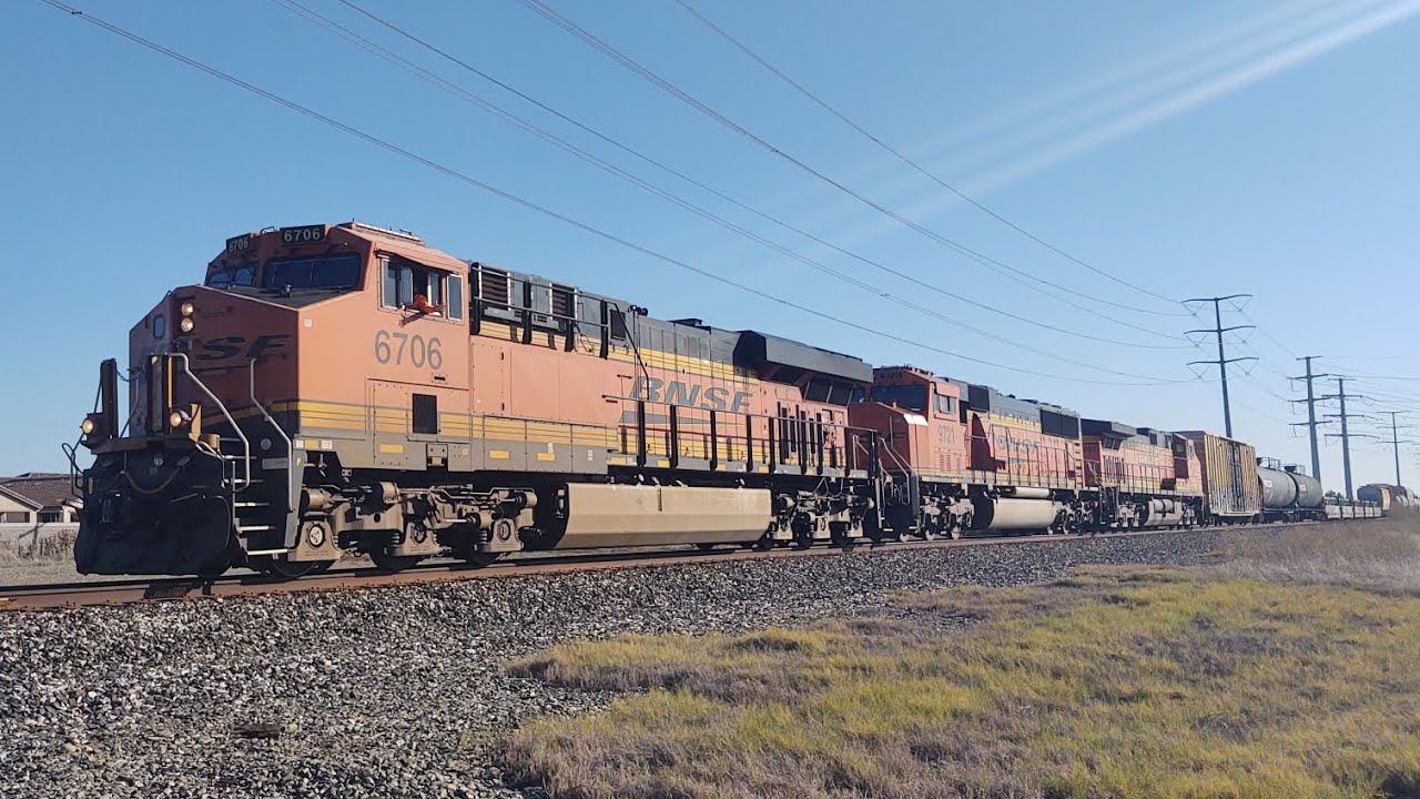BNSF H-BARPAS with SD70MAC and GECX Unit on the Sac Sub with an amazing Hornshow!!! - YouTube