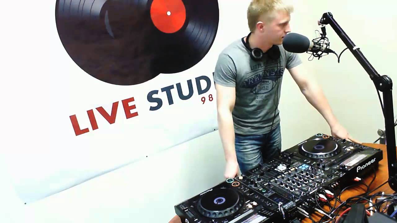 Livestudio 98 3fm@Ivan Pro Broadcasting LIVE on Justin tv 9,01,14 - YouTube