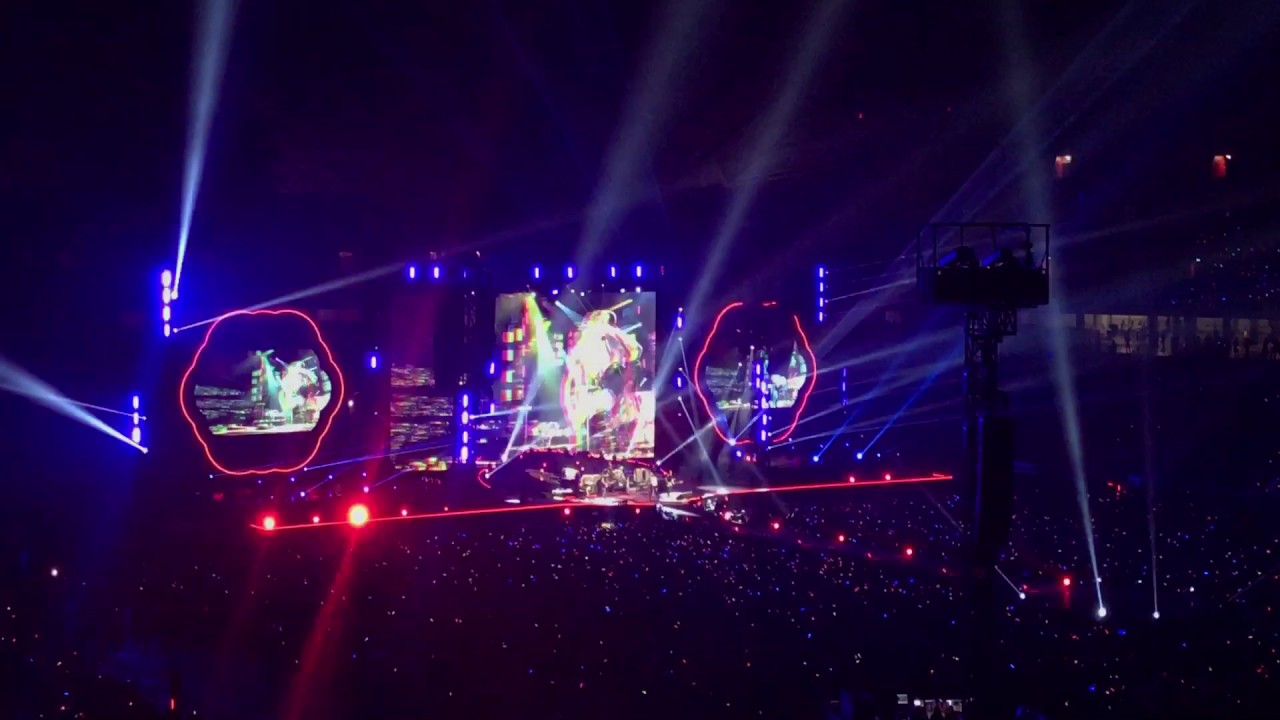 Coldplay- Glow in the dark - YouTube