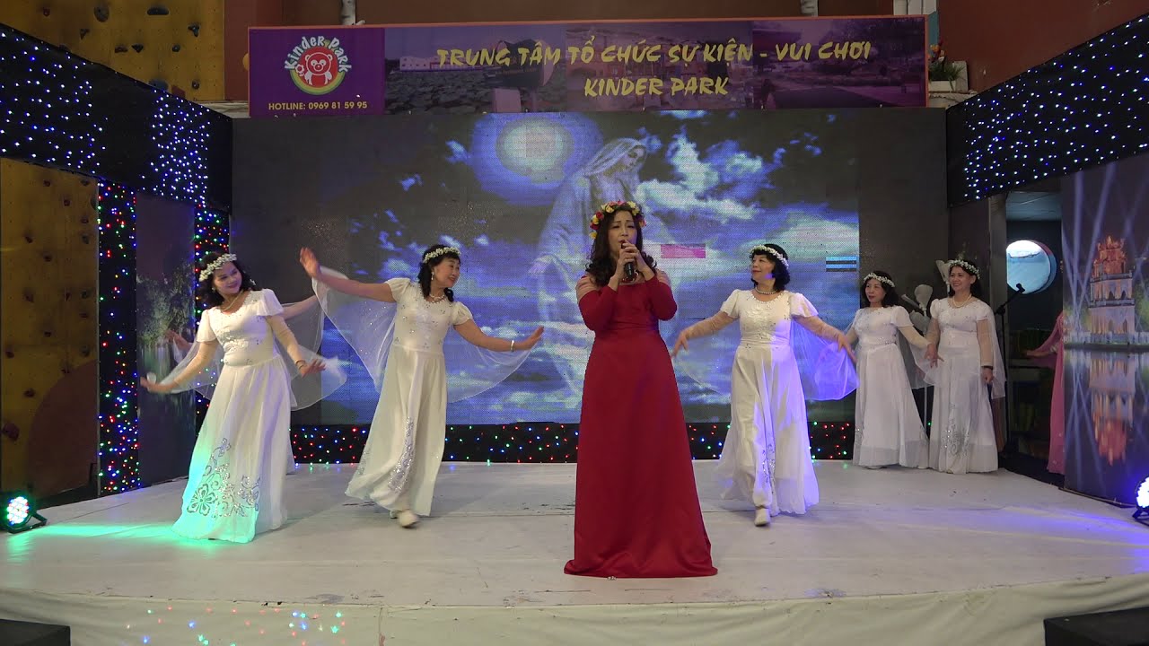 2020.12.21 Ave Maria - Thu Cúc cùng tốp múa CLB Unesco Người hà Nội ...