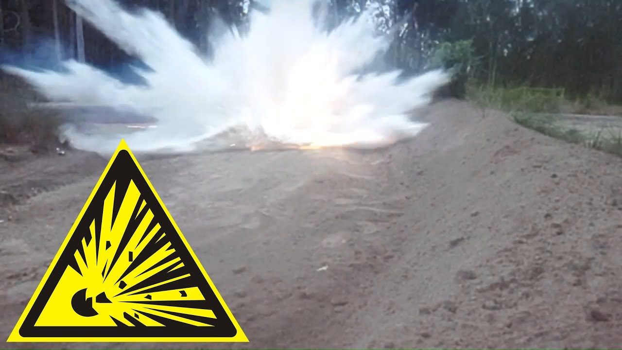 Dum Bum petarda / firecracker / Compilation - slow motion Explosion - YouTube