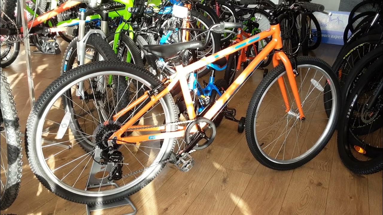 Python Elite Lightweight Junior Bike Review - YouTube