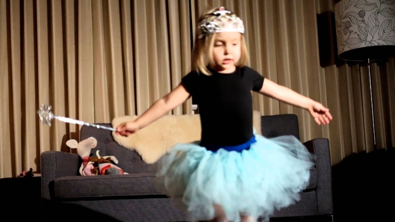 Anna dancing - YouTube