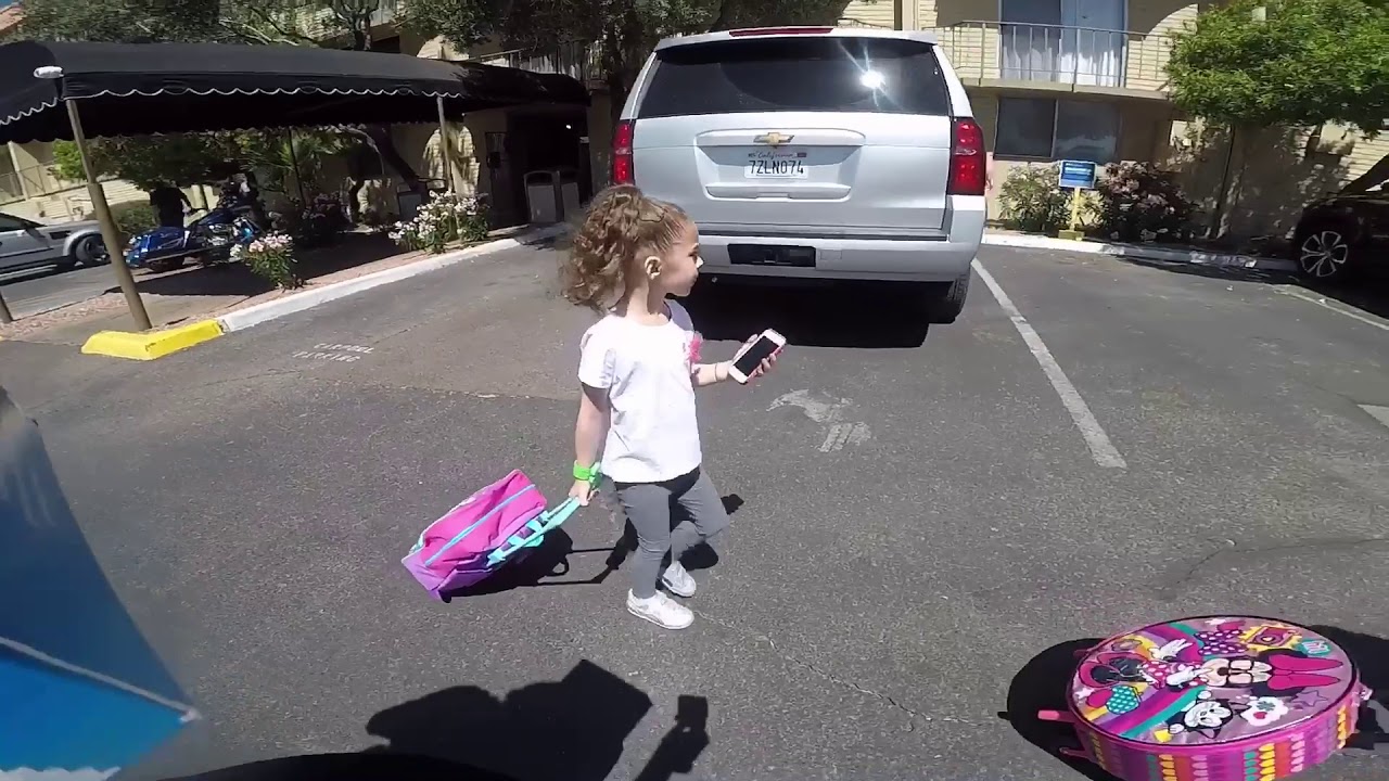 LARRY Y KENIA -CHILLIN WITH THE GIRLS VLOG - YouTube