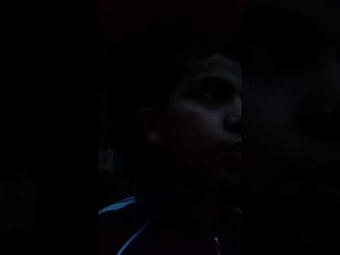 Yagisin altinda dayanmaq