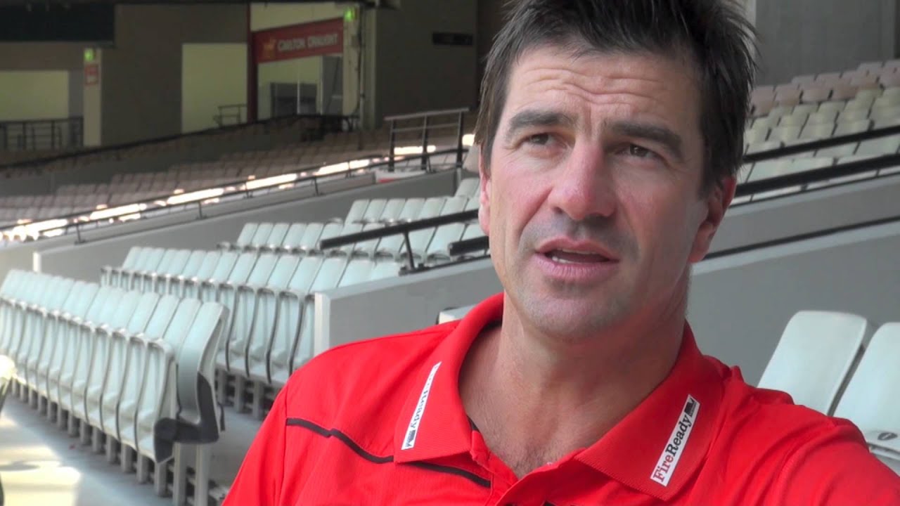 Simon Helmot joins the Hyderabad Sunrisers - YouTube
