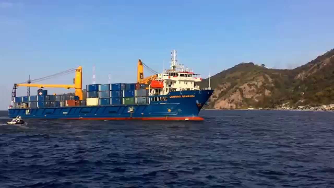Ship LUMOSO GEMBIRA arrived Gorontalo Port - YouTube