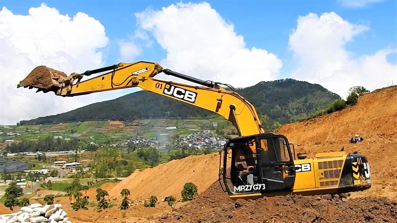 JCB JS205 And The Komatsu PC75UU Mini Excavator Cutting Swinging Dirt ...