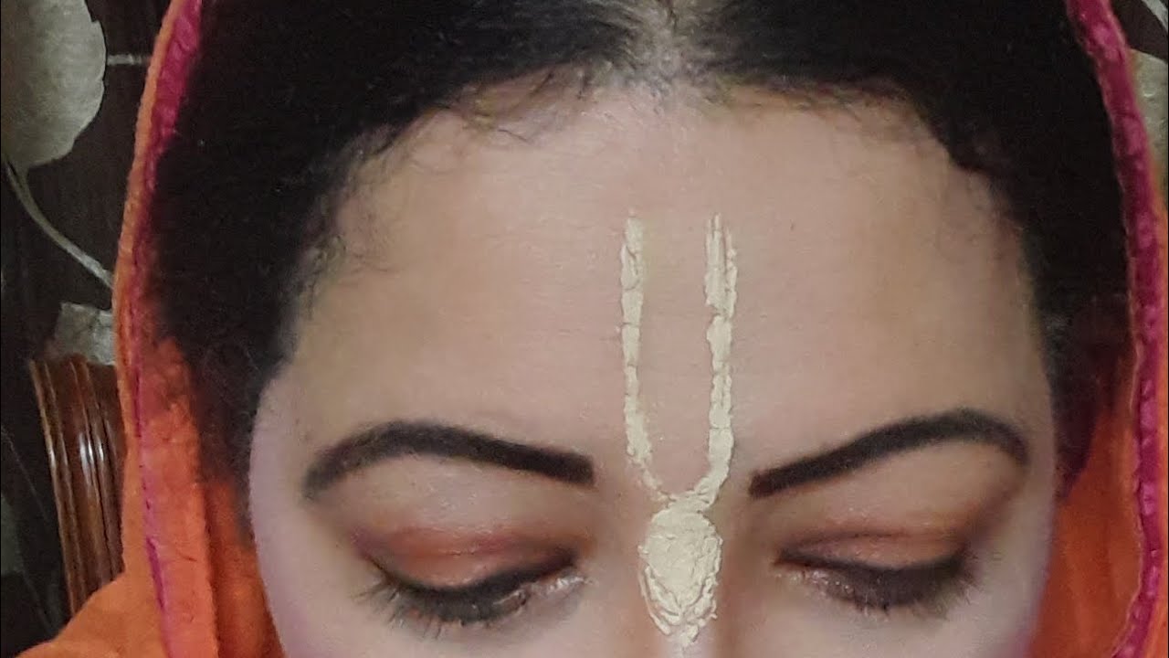 How to Apply Vaishnav Tilak on Forehead.#vaishnav #tilak #iskcontilak # ...