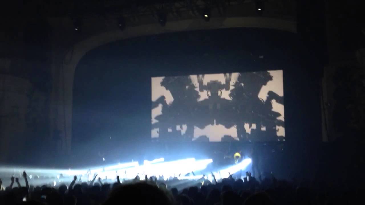 Woodkid - Volcano (Live @ Brixton Academy) - YouTube