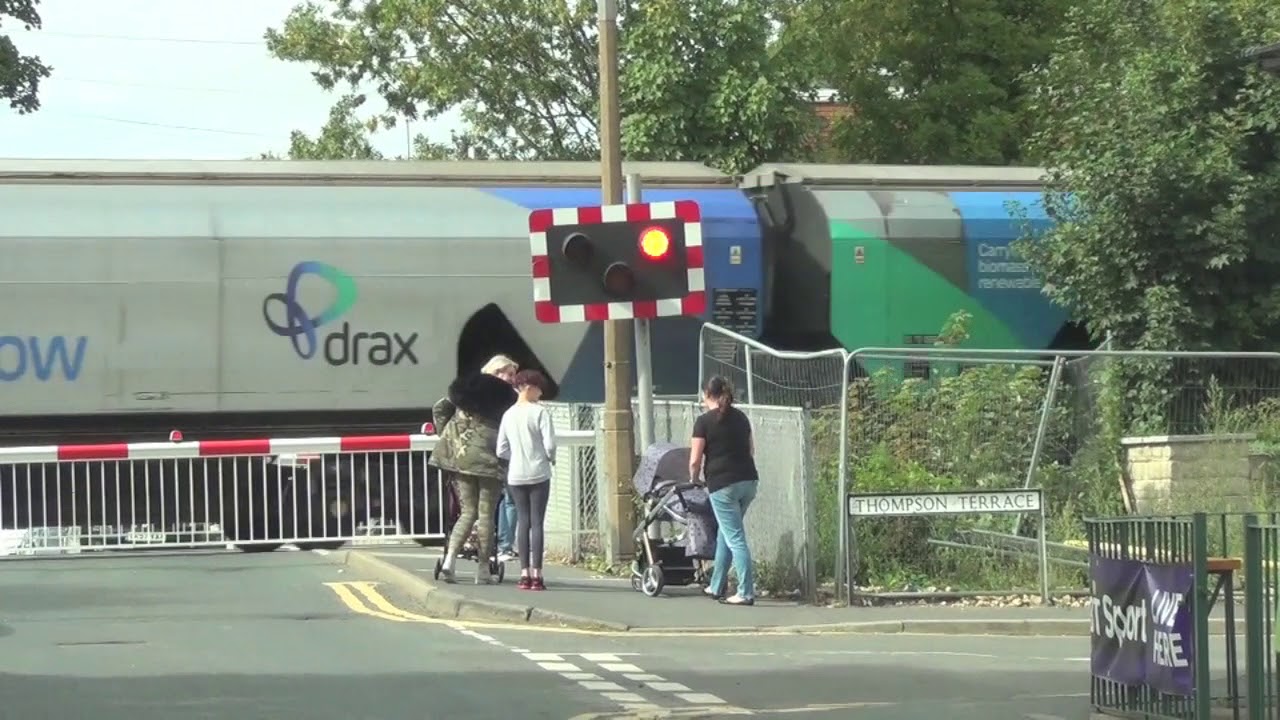 Askern Level Crossing - YouTube