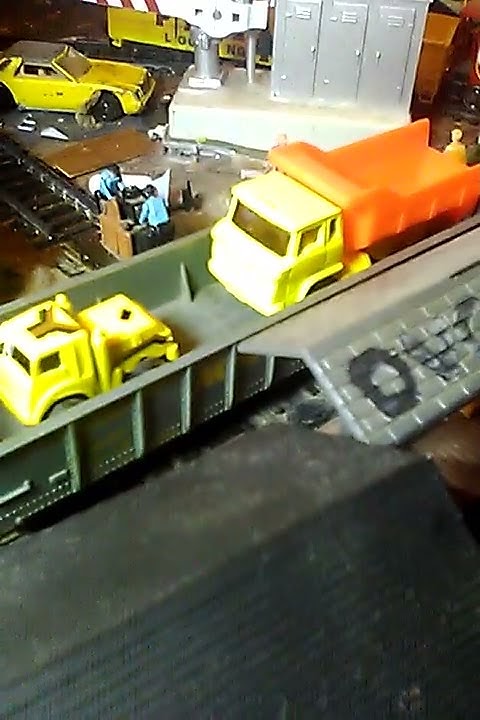 CIT SD60 6005 on Work Train Danville County Railroad Train Layout COOL!!! - YouTube