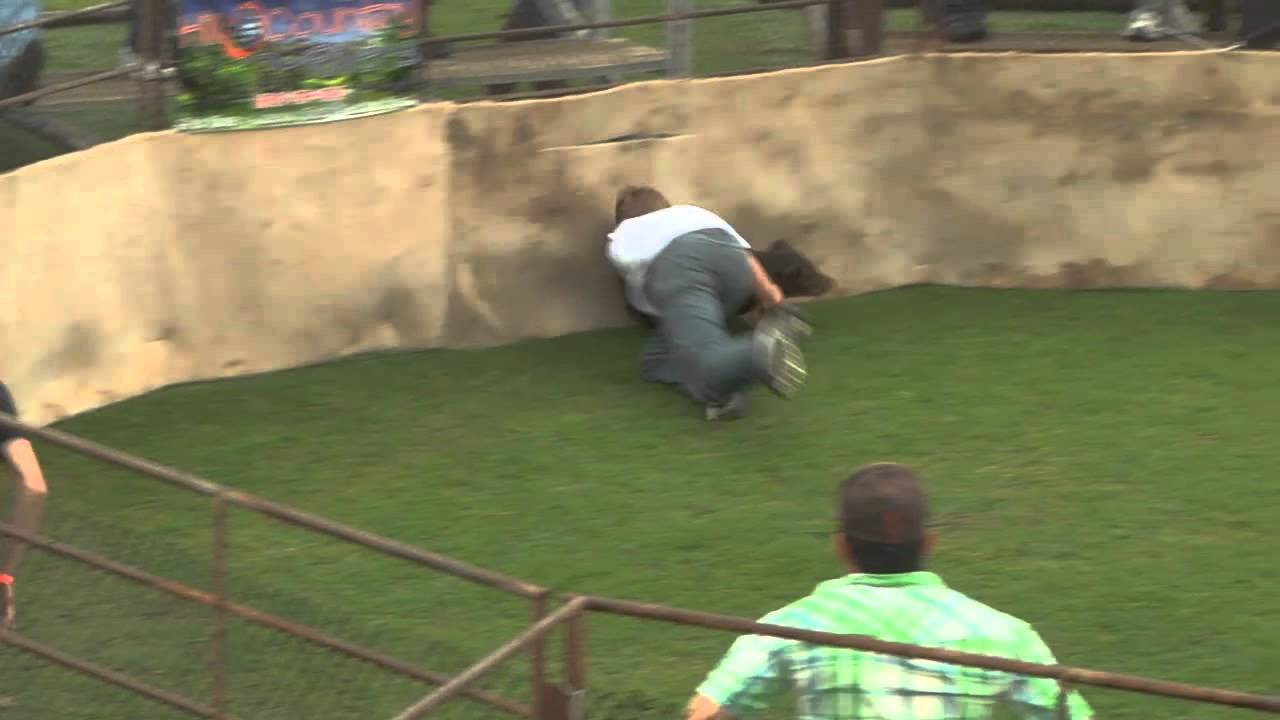 2012 Wild Hog Catching - Wrestling World Championship- Sabinal, Texas ...
