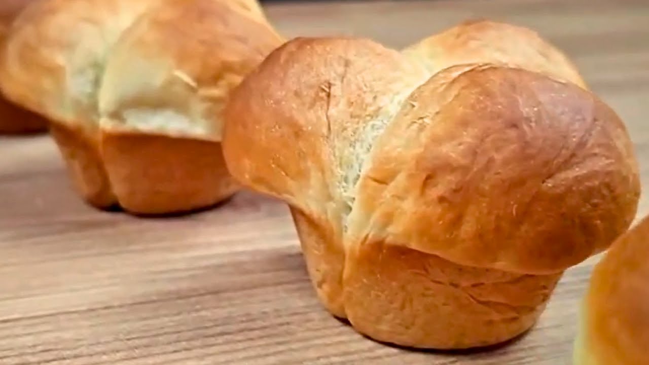 How to Make Cloverleaf Rolls :: Soft & Fluffy Milk Bread - YouTube