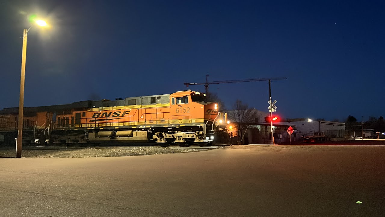 BEAUTIFUL NF K5HL; BNSF 6152 South - YouTube