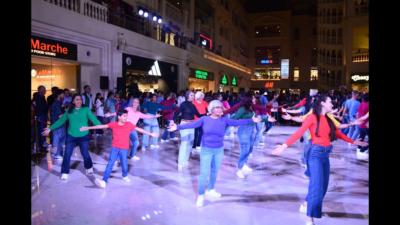 Surprise Flash Mob 2024! LIVE Singers & Dancers Steal the Show at Grand ...