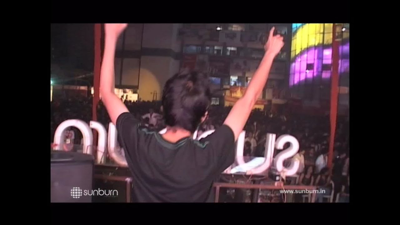 Sunburn Parties @ Umang festival - YouTube