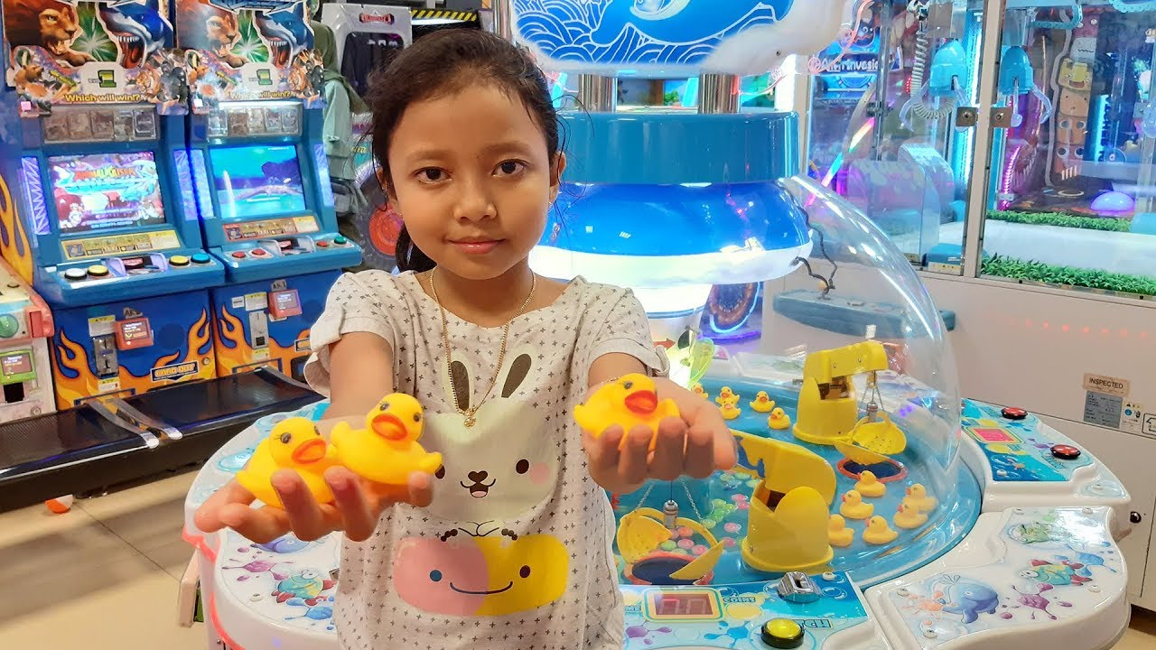 Novelian Main Capit Bebek Plastik - YouTube