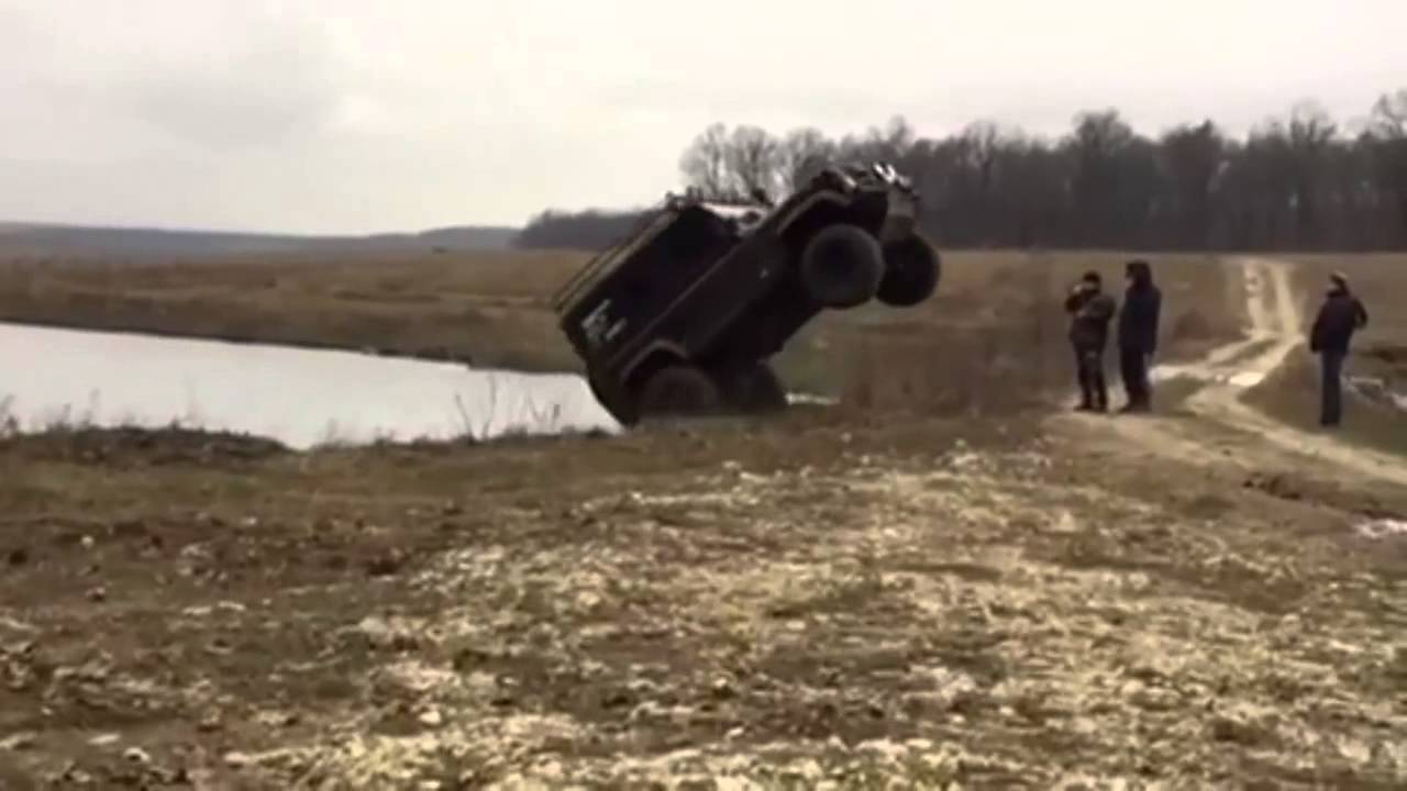 Jump of Land Rover Defender - YouTube