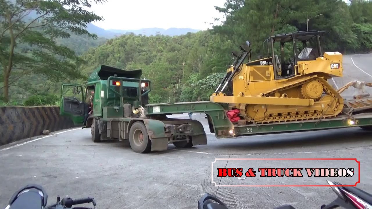 TRUCK TRAILER MUATAN BULDOZER BARU - YouTube
