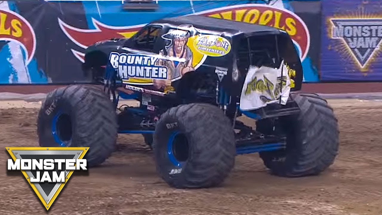 Bounty Hunter Freestyle | Detroit 2016 | Monster Jam - YouTube