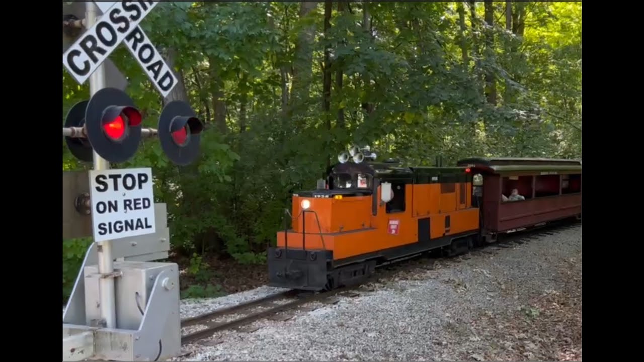 Railroad crossing - Zoo Train passing through - YouTube