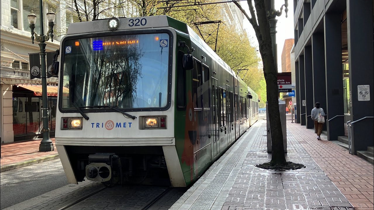 TriMet MAX- A Good West Coast light rail (type 3 Siemens) #320 on Blue ...