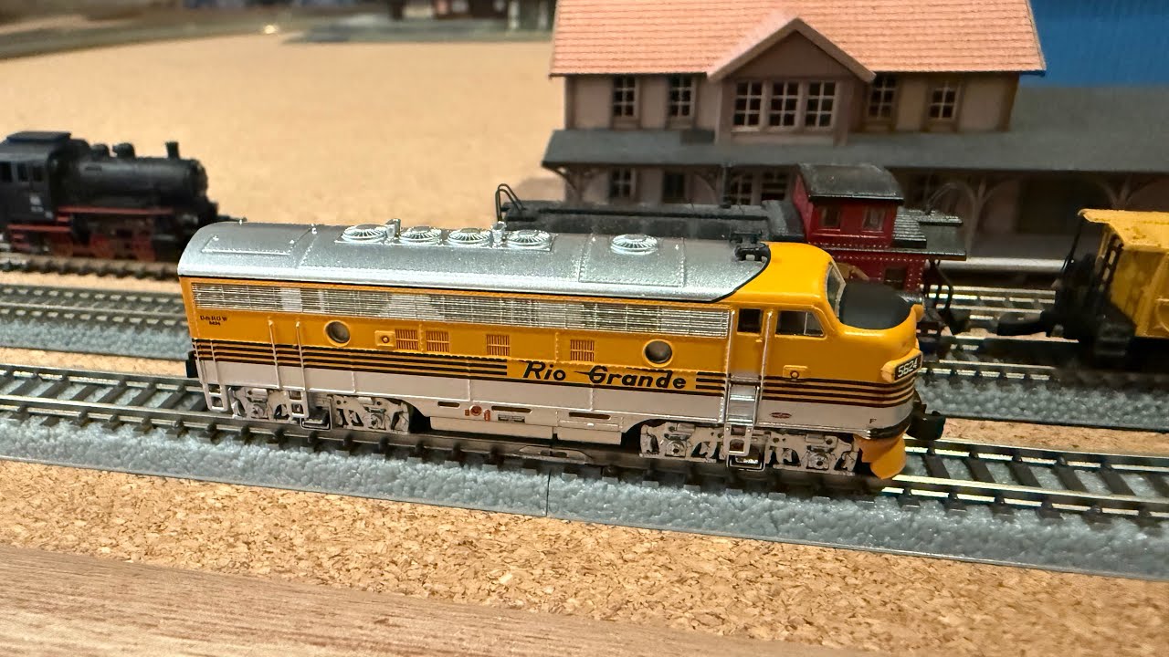 AZL 63003-2 DRGW F7 Locomotive 5624 Test Run at z.scale.hobo 04.18.2025 ...