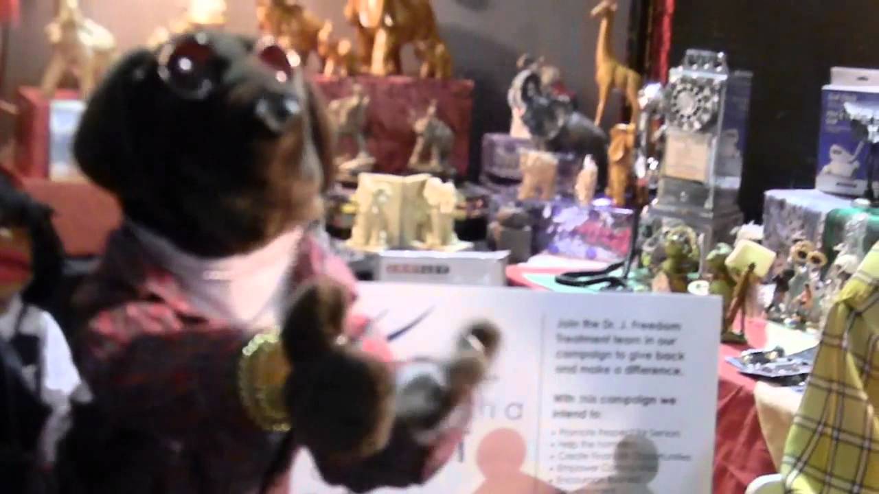 Puppet Show Master (Russell Bazaar, Detroit, MI) - YouTube