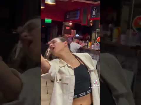 robleis cantando "A Fuego" en el escenario - YouTube