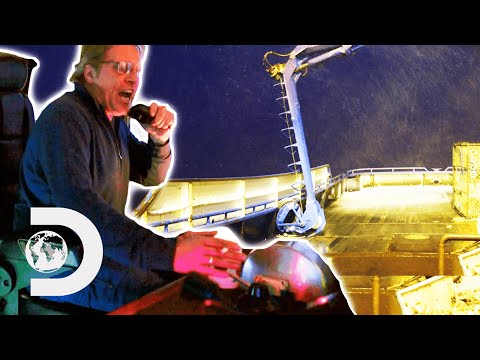 Sig Loses It When The Boom Arm Snaps In The Middle Of A Storm | Deadliest Catch