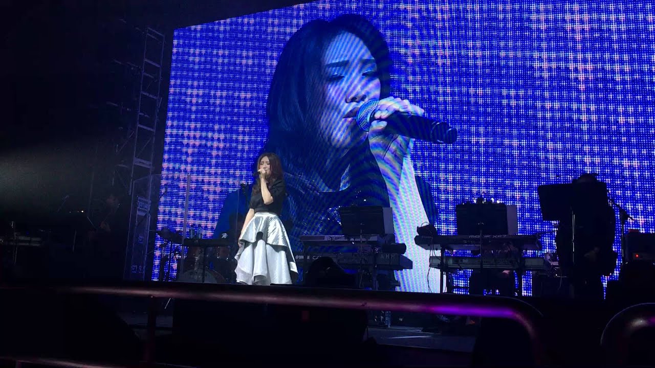 閻奕格 Janice Yan [眼淚的秘密] @亦型亦格香港音樂會20160117 - YouTube