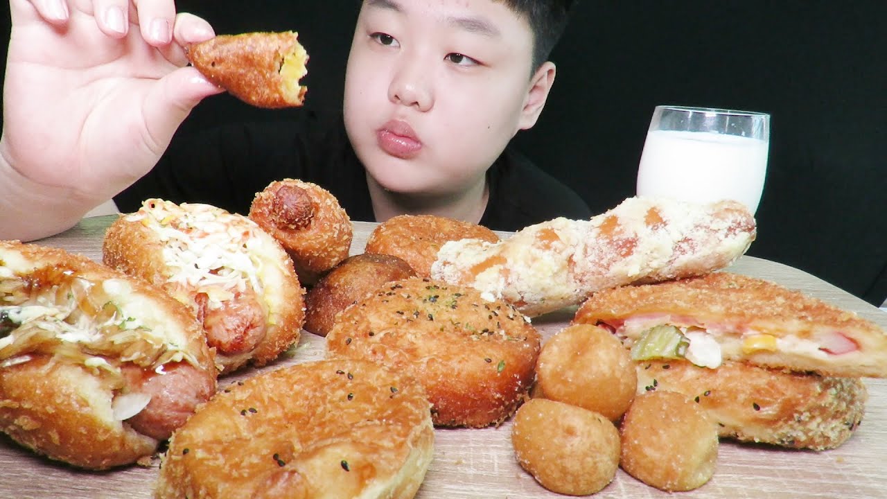 핫도그,고로케,빵 먹방asmr (송사부고로케)//bread mukbang Brot bánh mì хлеб pão パン - YouTube