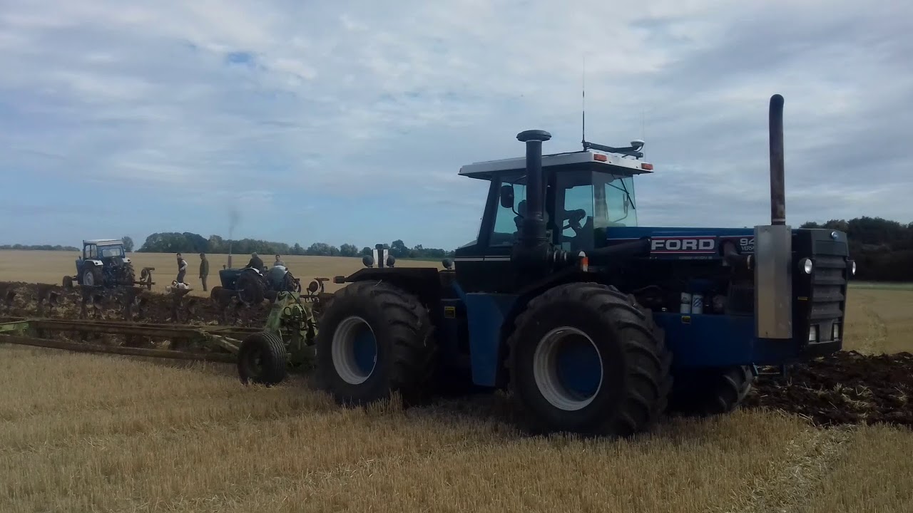 FORD 946 VERSATILE ploughing in Suffolk 2018 - YouTube