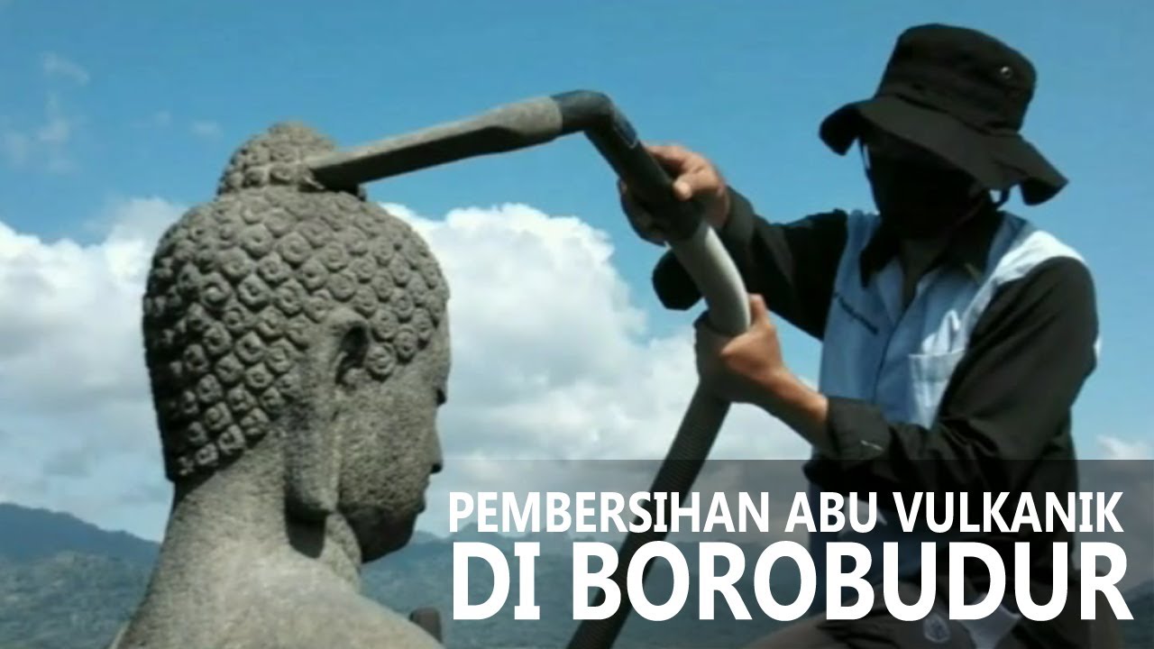 Proses Pembersihan Abu Vulkanik Erupsi Merapi di Candi BOROBUDUR - YouTube