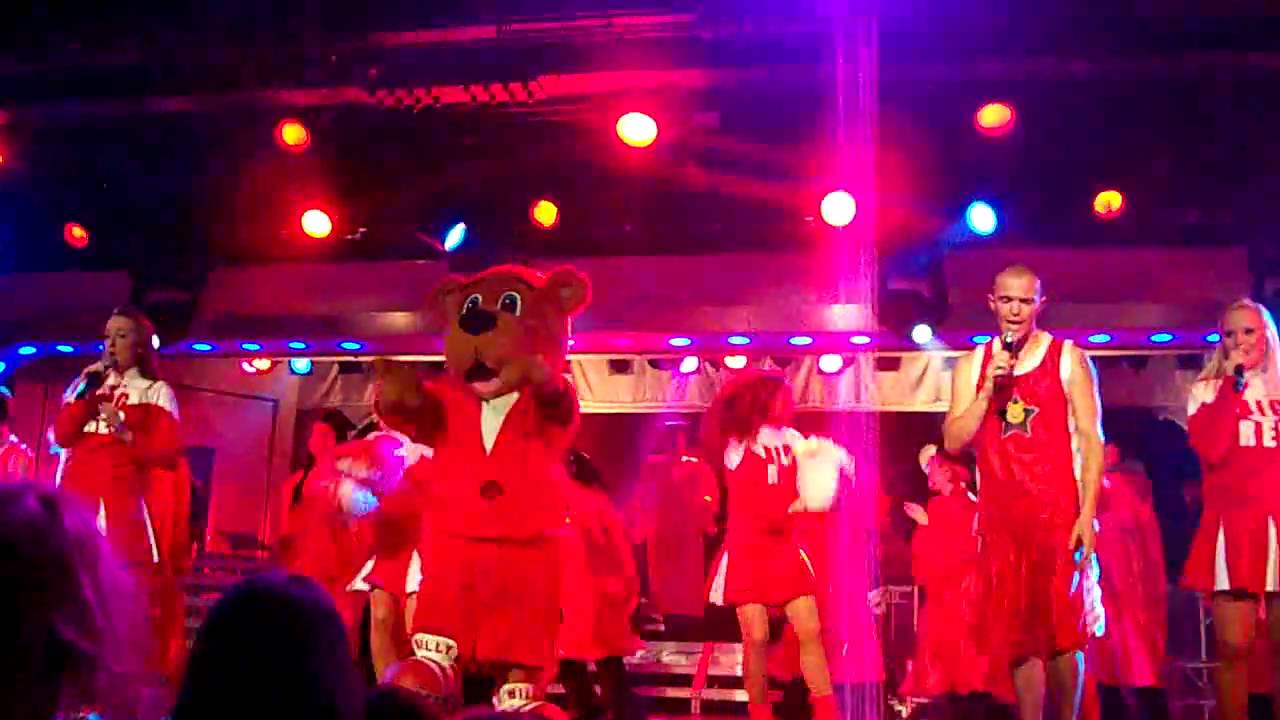 butlins minehead 2009 redcoats - big red - singing were all in this ...