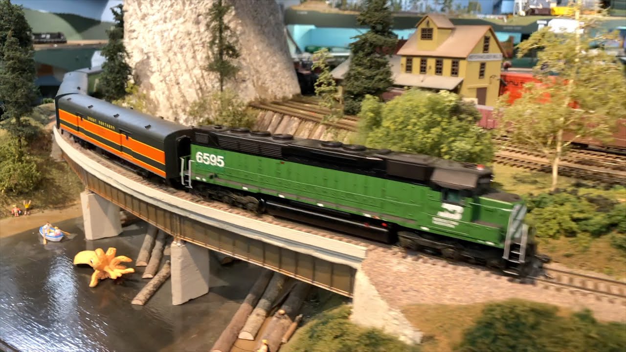 Part 50 - Chasing HO trains chasing each other, with a Sony FDR-AX53 ...