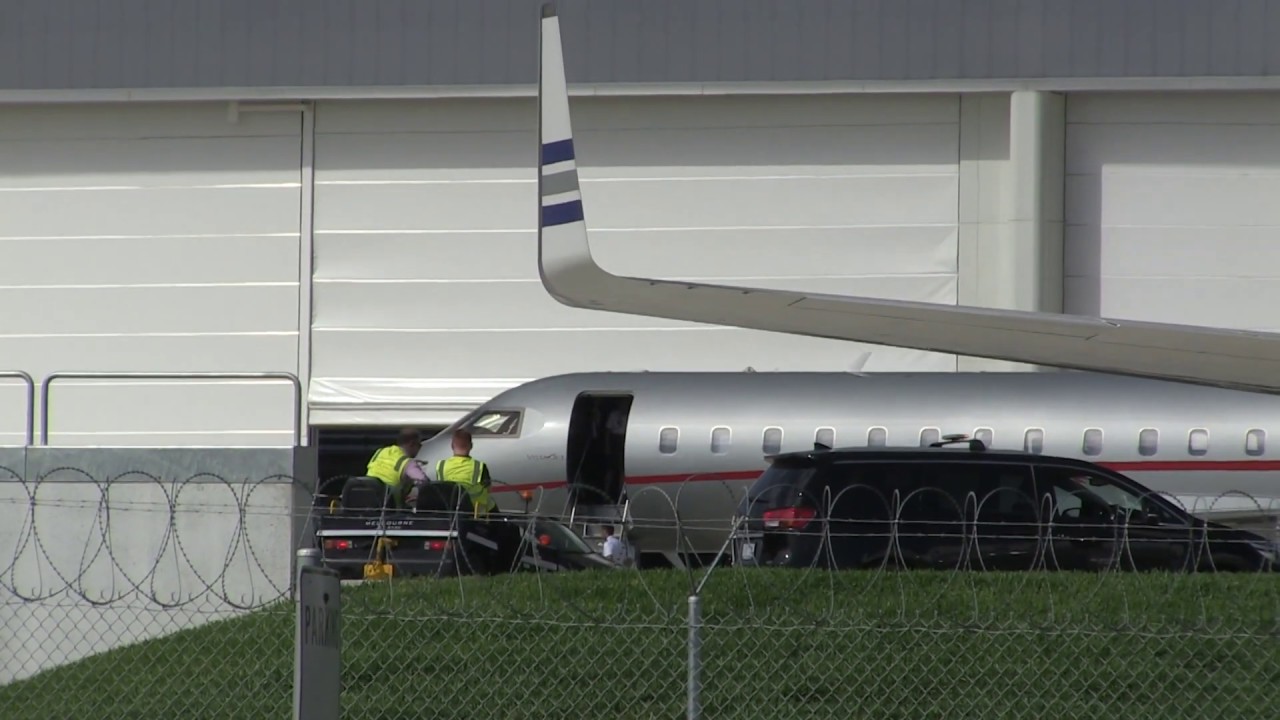 '#RapGod #Eminem boards private jet outta Melbourne in white hoodie ...